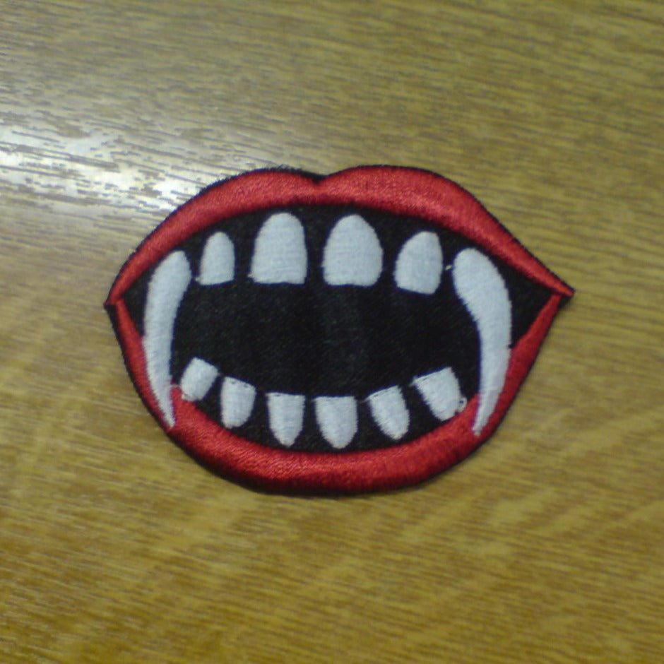 Motif Patch Vampire Mouth Fangs Lips – malenas patches